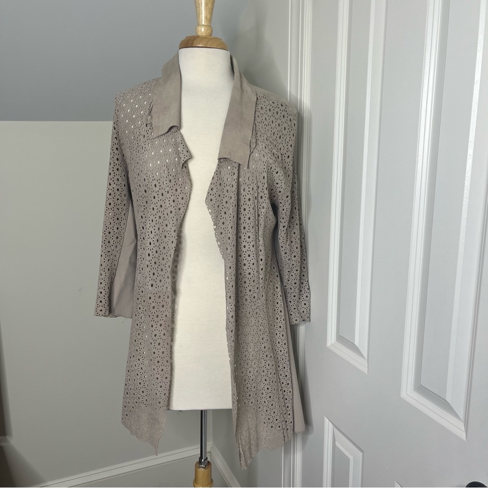 My Tribe Suede Lasered Eyelet Beige Collared Cardigan - Gem